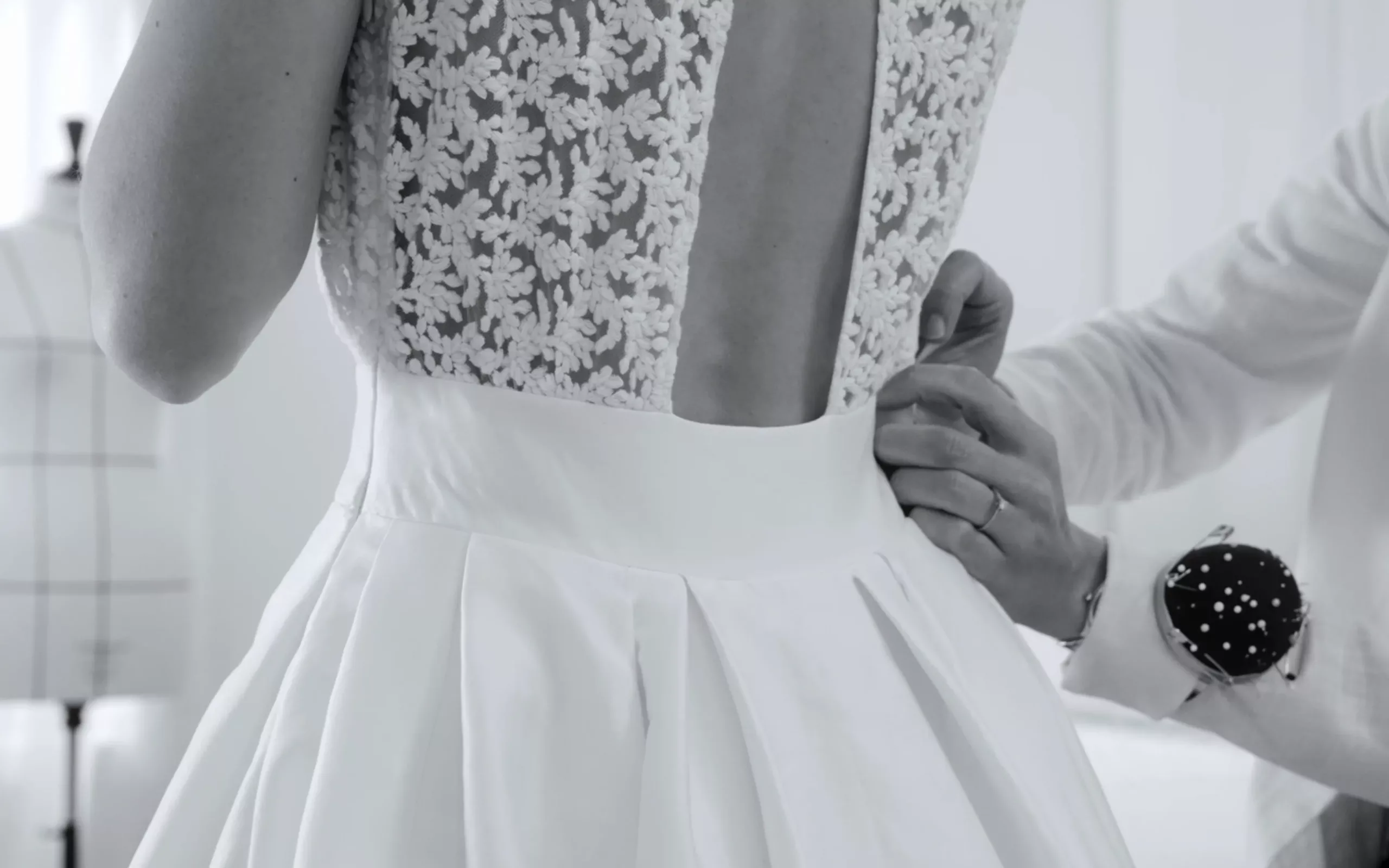 Essayage robe de mariée à Paris - LILAR 🌹